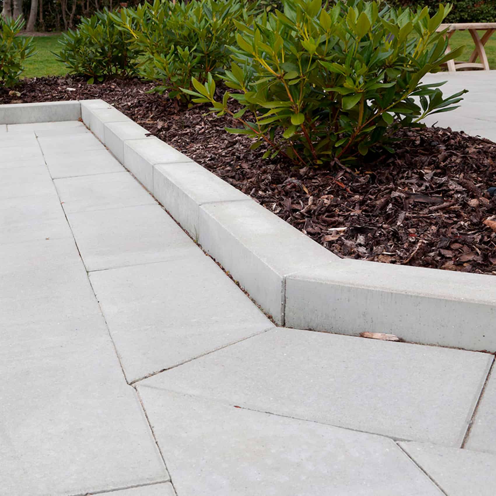 Kantsten | CRH Products - belægning, fliser, rør og brønde i beton